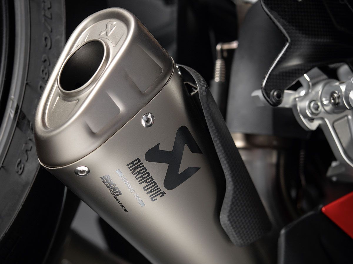 AKRAPOVIC EXHAUST SYSTEMS - SLIP ONS - SILENCERS